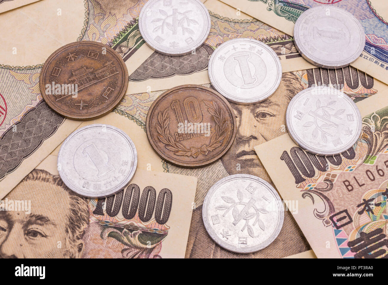 Closeup of Japanese yen banknotes and Japanese yen coin concept ...