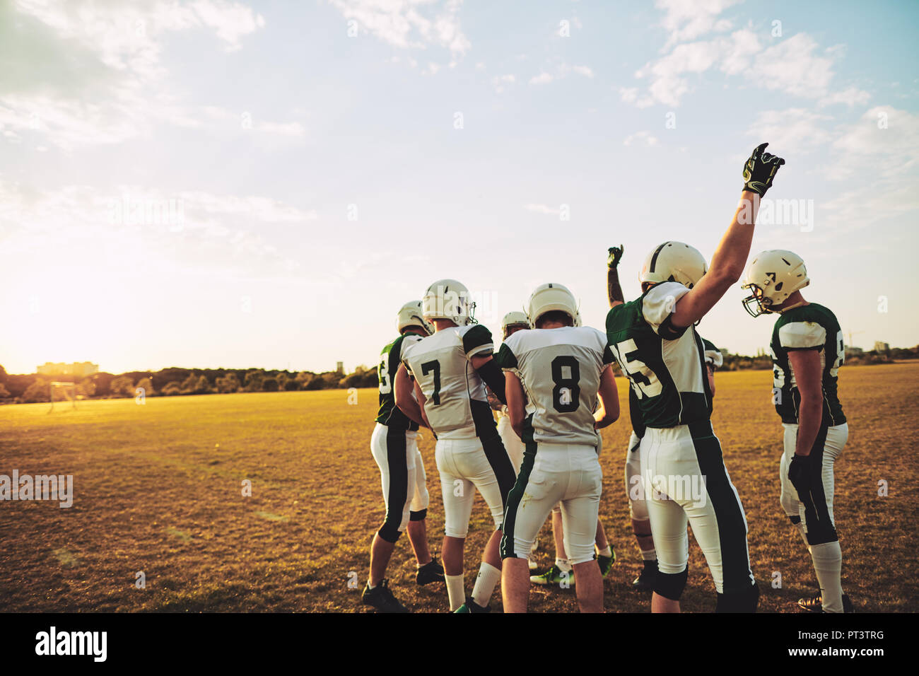 Team players cheering hi-res stock photography and images - Alamy