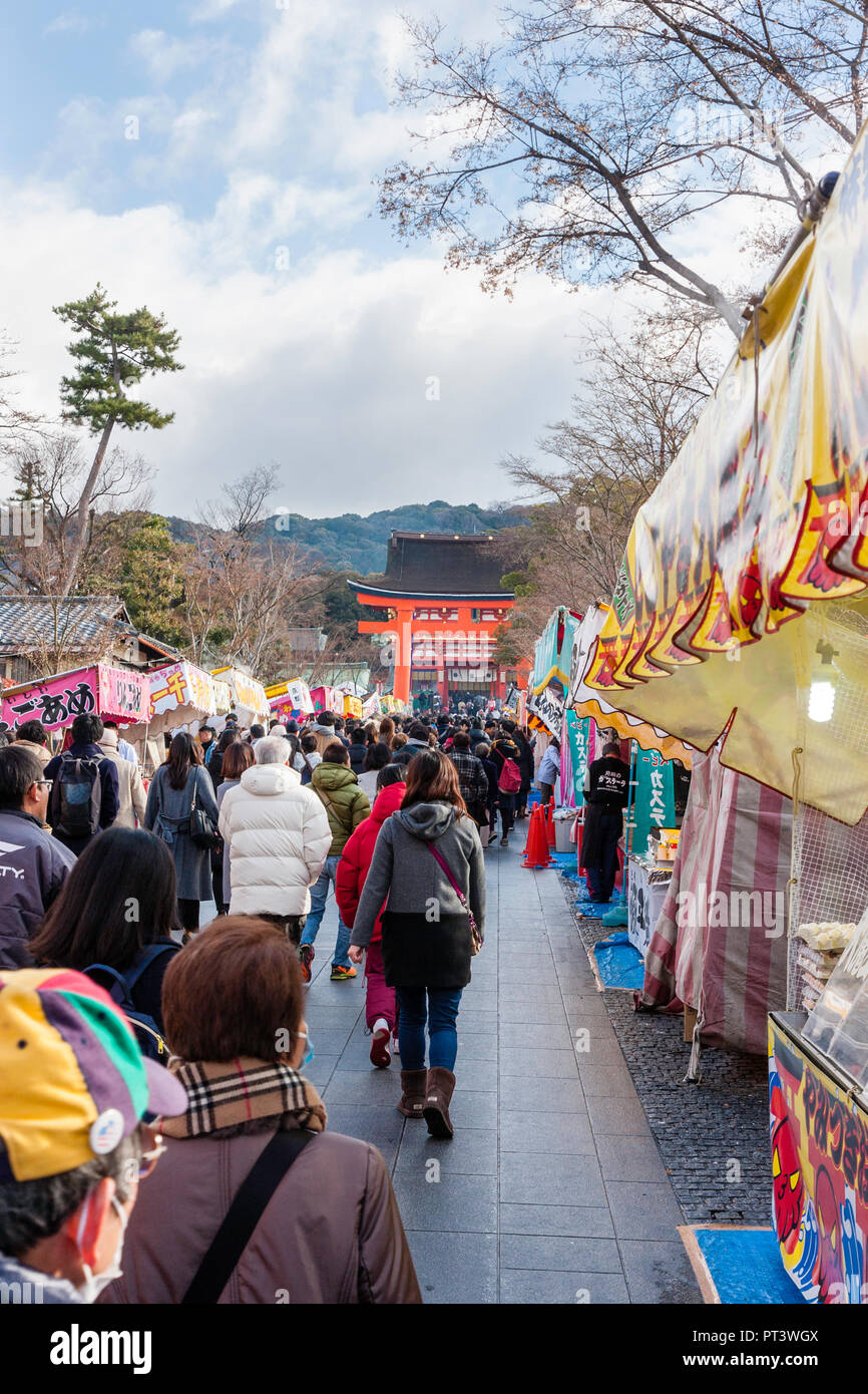 Japanese New Year, Shogatsu. People walking the approach to the Fushimi ...