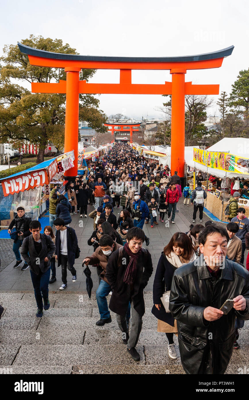 Japanese New Year, Shogatsu. People walking the approach to the Fushimi ...