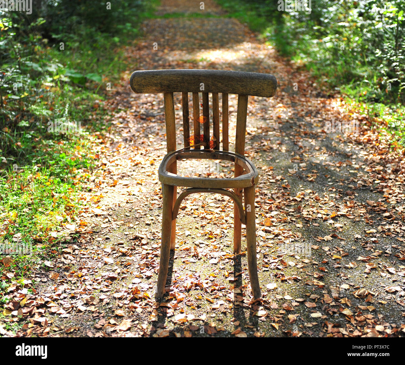 Broken furniture on road hi-res stock photography and images - Alamy