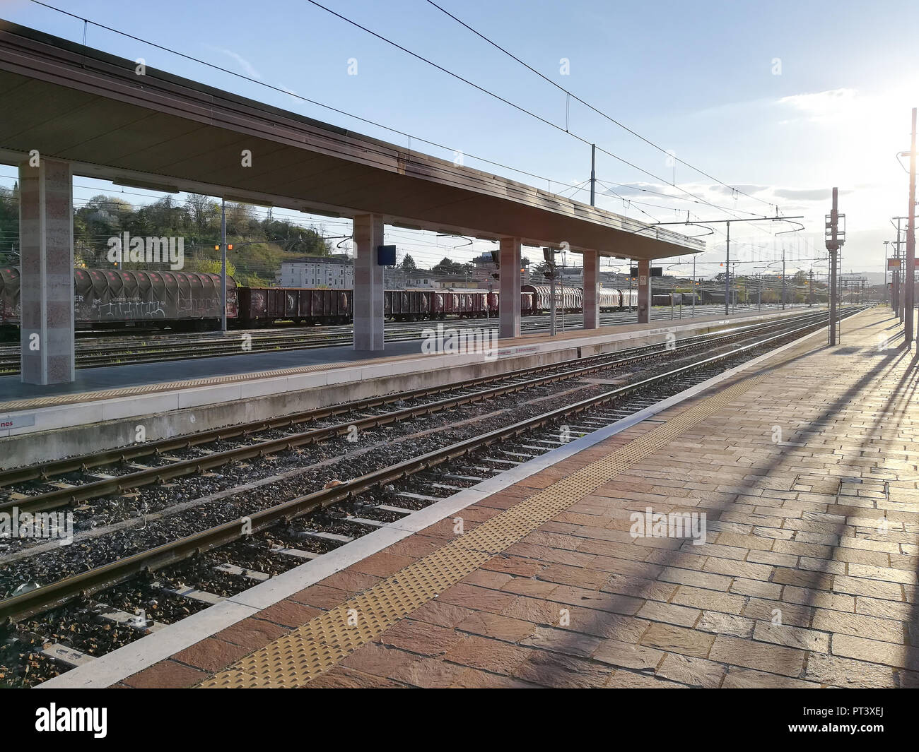 Train tracks perspective view. Transportation mode Stock Photo - Alamy