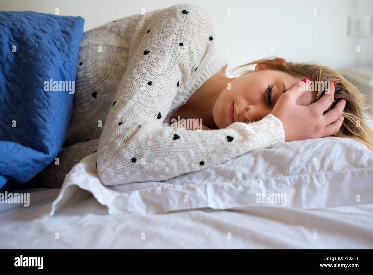 People are trying sleep hi-res stock photography and images - Alamy