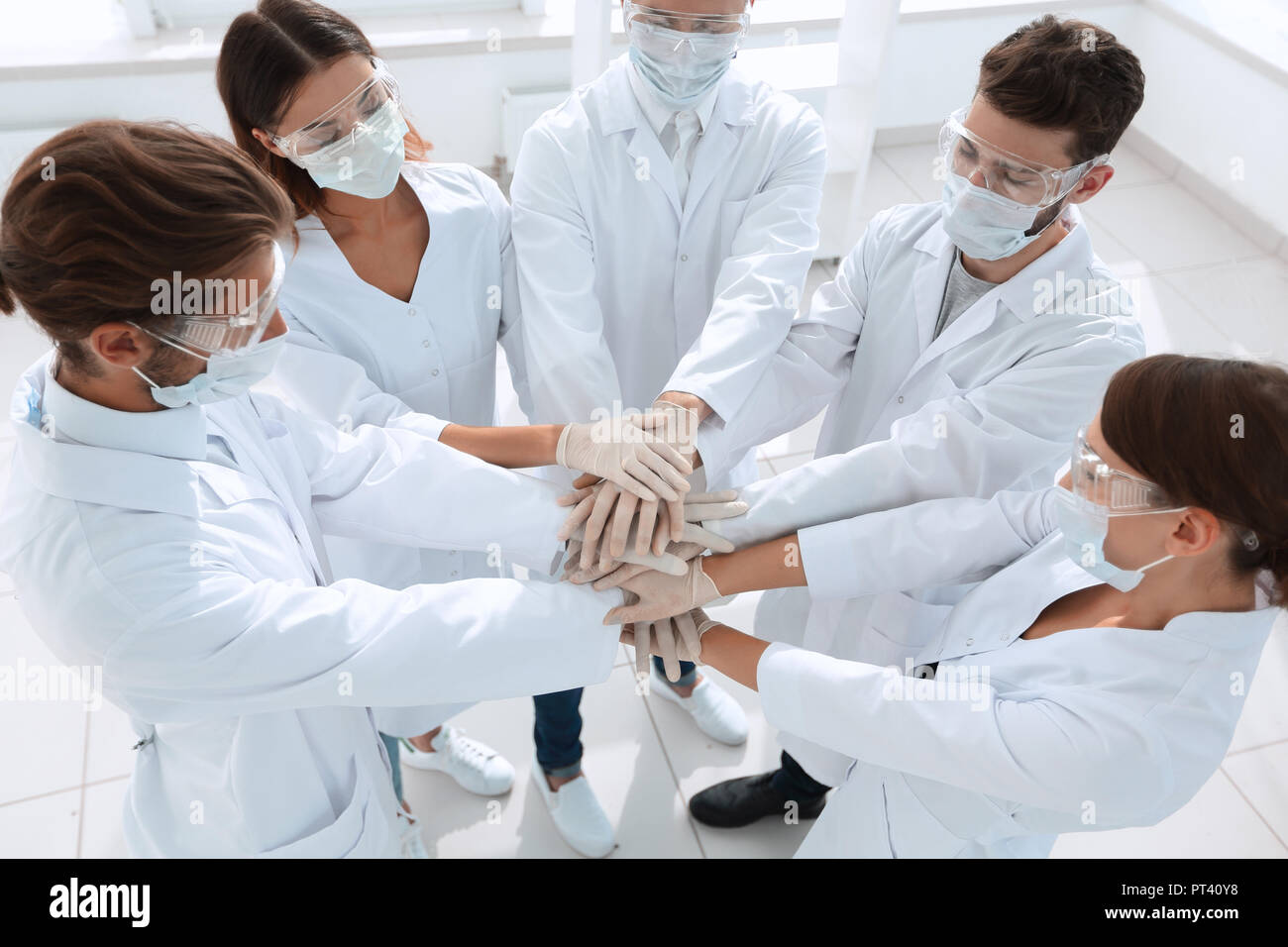Teamwork healtcare workers hi-res stock photography and images - Alamy