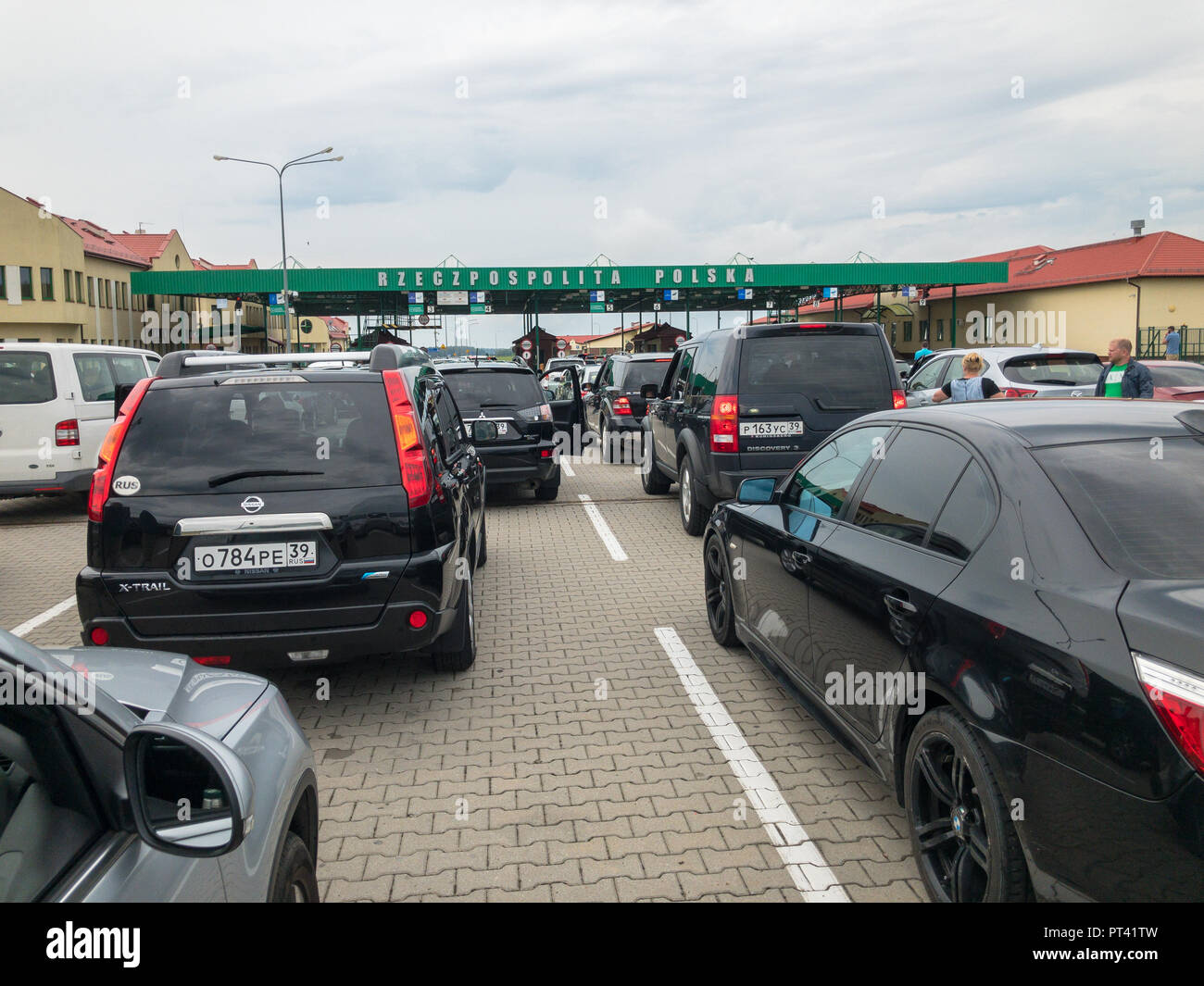 Russia border crossing checkpoint hi-res stock photography and images ...