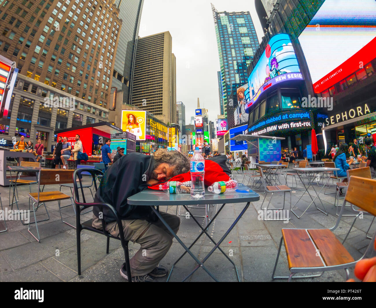 Usa homeless person times square hi-res stock photography and images ...
