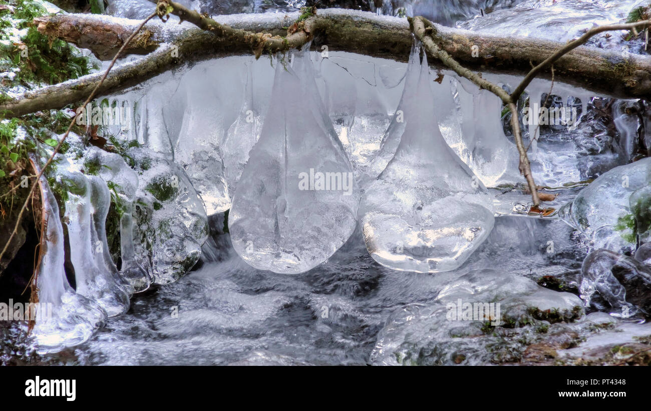 Small ice formations hi-res stock photography and images - Alamy