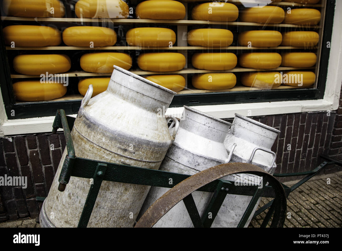 Edam cheese balls hi-res stock photography and images - Alamy