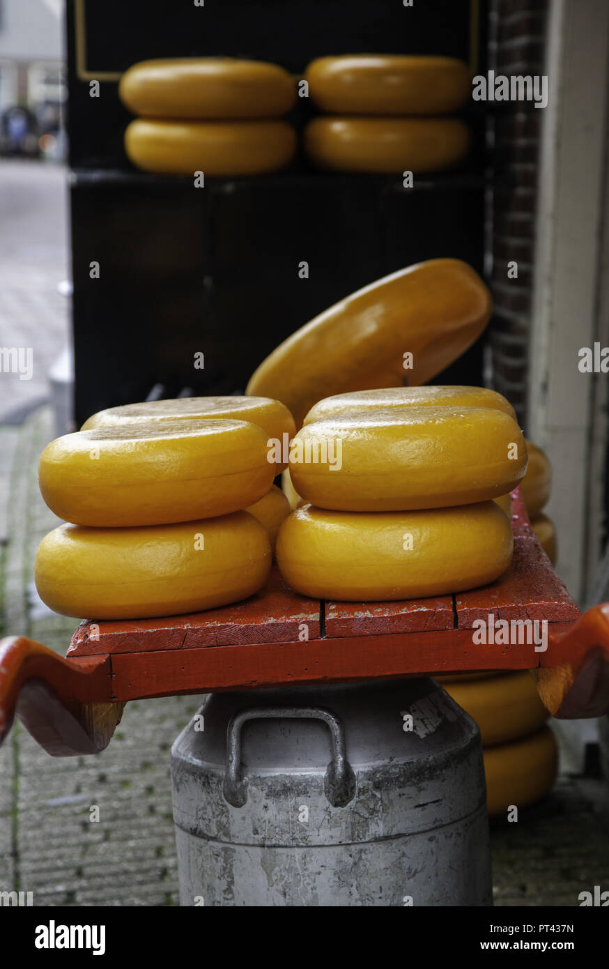 Edam cheese balls hi-res stock photography and images - Alamy