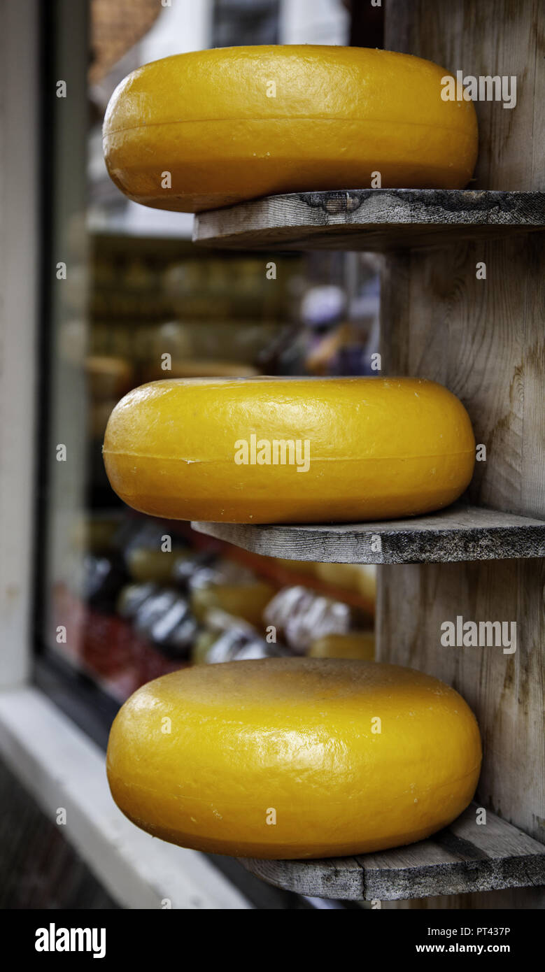 Edam cheese balls hi-res stock photography and images - Alamy