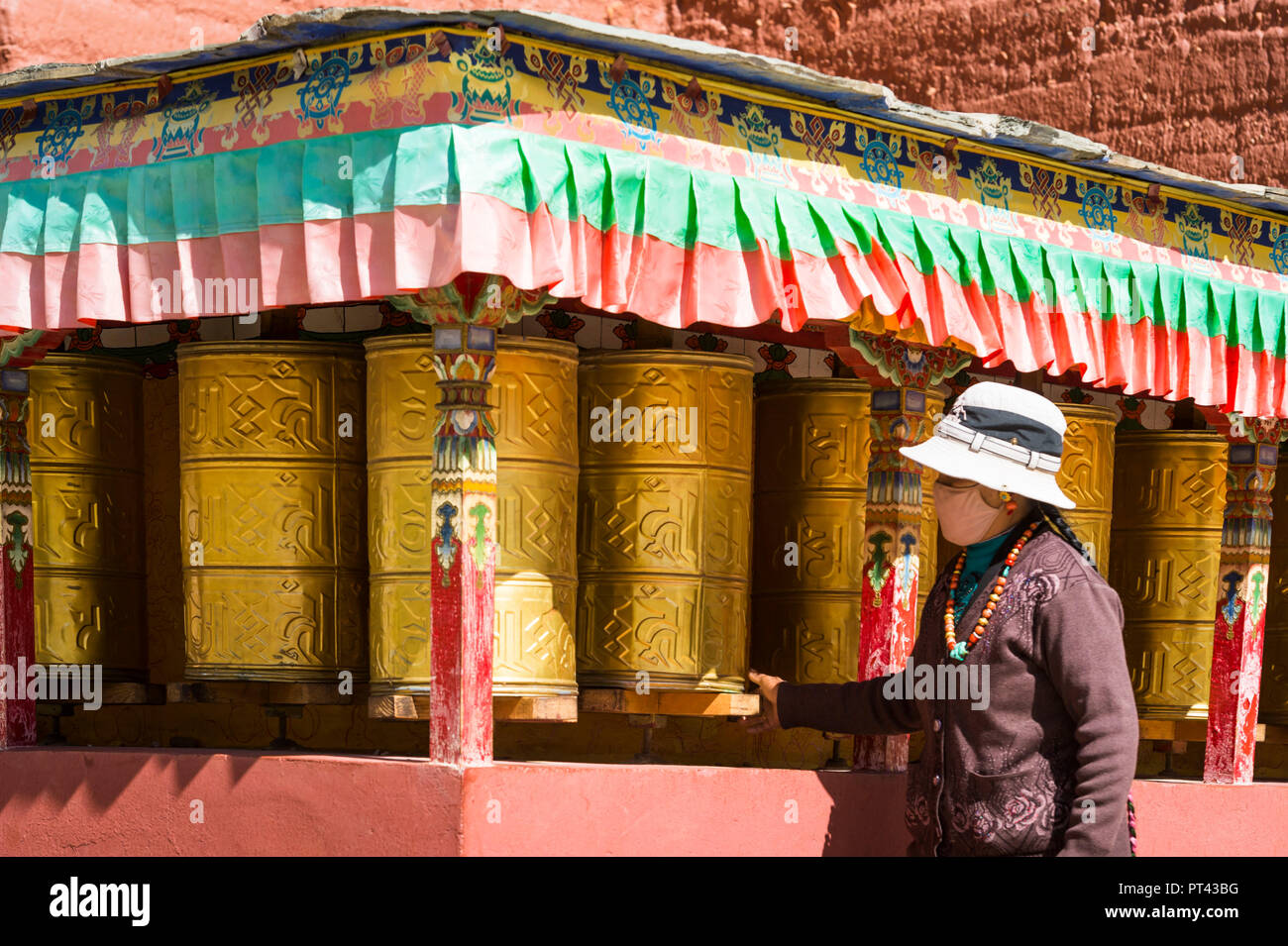 Tibetan monastery people tibet hi-res stock photography and images - Alamy