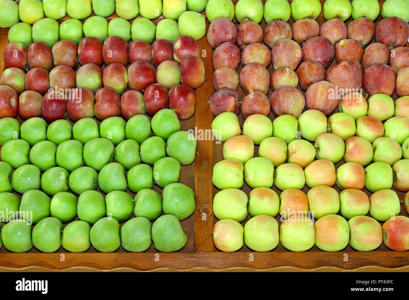 Organic apples variety at market stall Stock Photo - Alamy