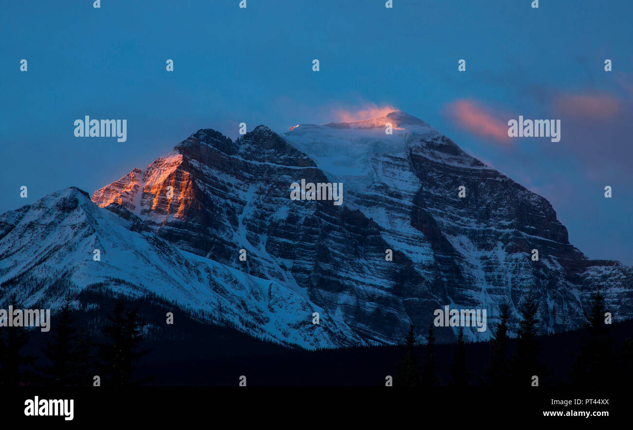Mount Temple at sunrise, Lake Louise, Alberta, Canada Stock Photo - Alamy
