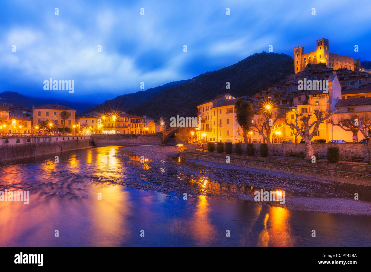 Reflection of the lights and rivers hi-res stock photography and images ...