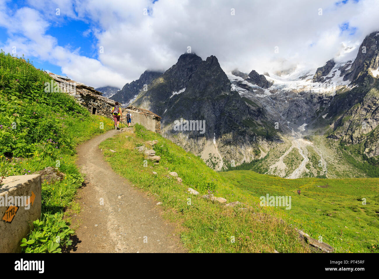 Bonatti hut hi-res stock photography and images - Alamy