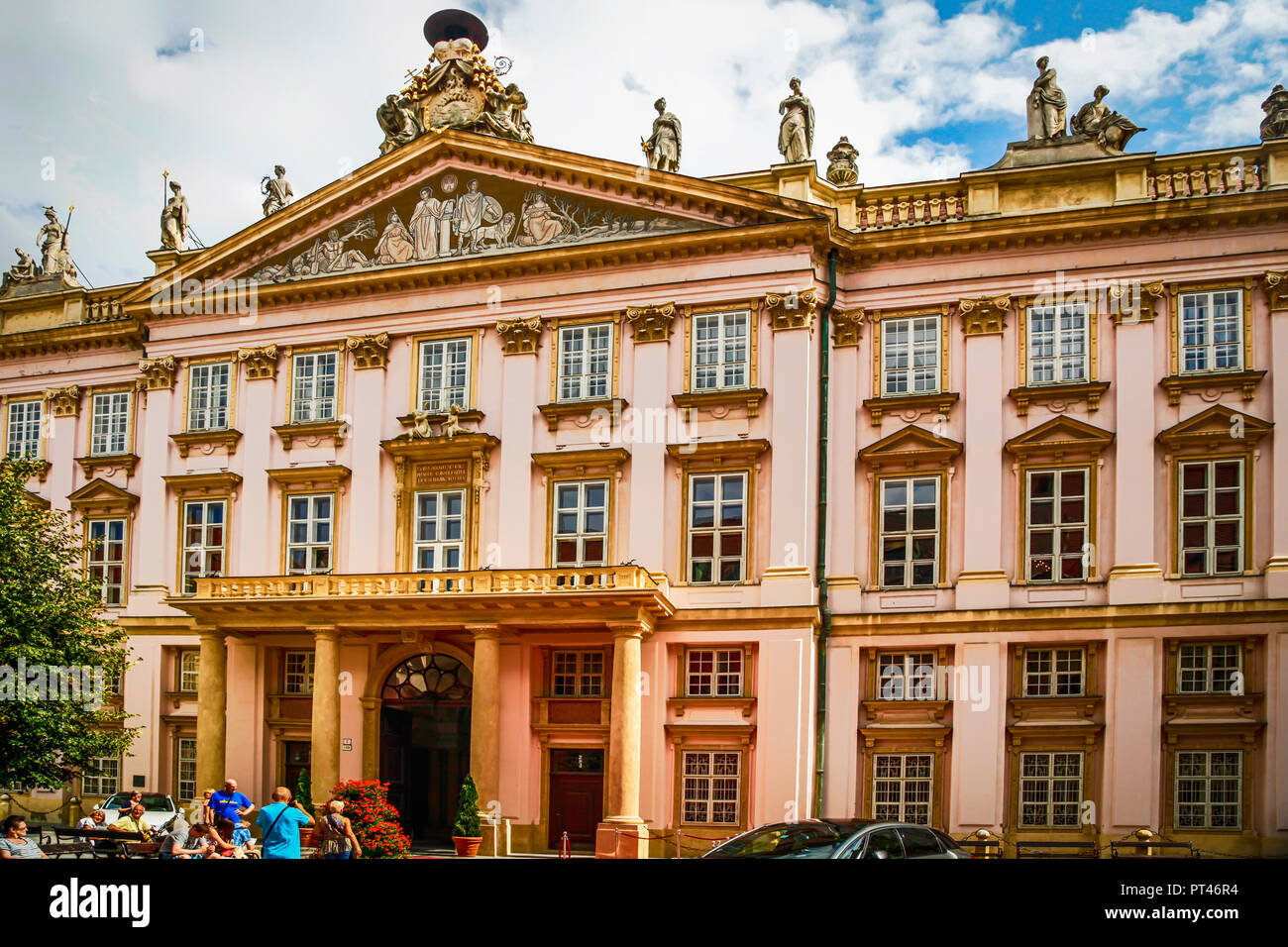 View facade primates hi-res stock photography and images - Alamy