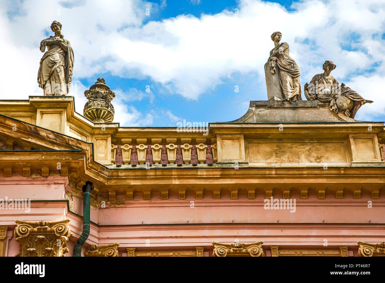 Primatial palace hi-res stock photography and images - Alamy