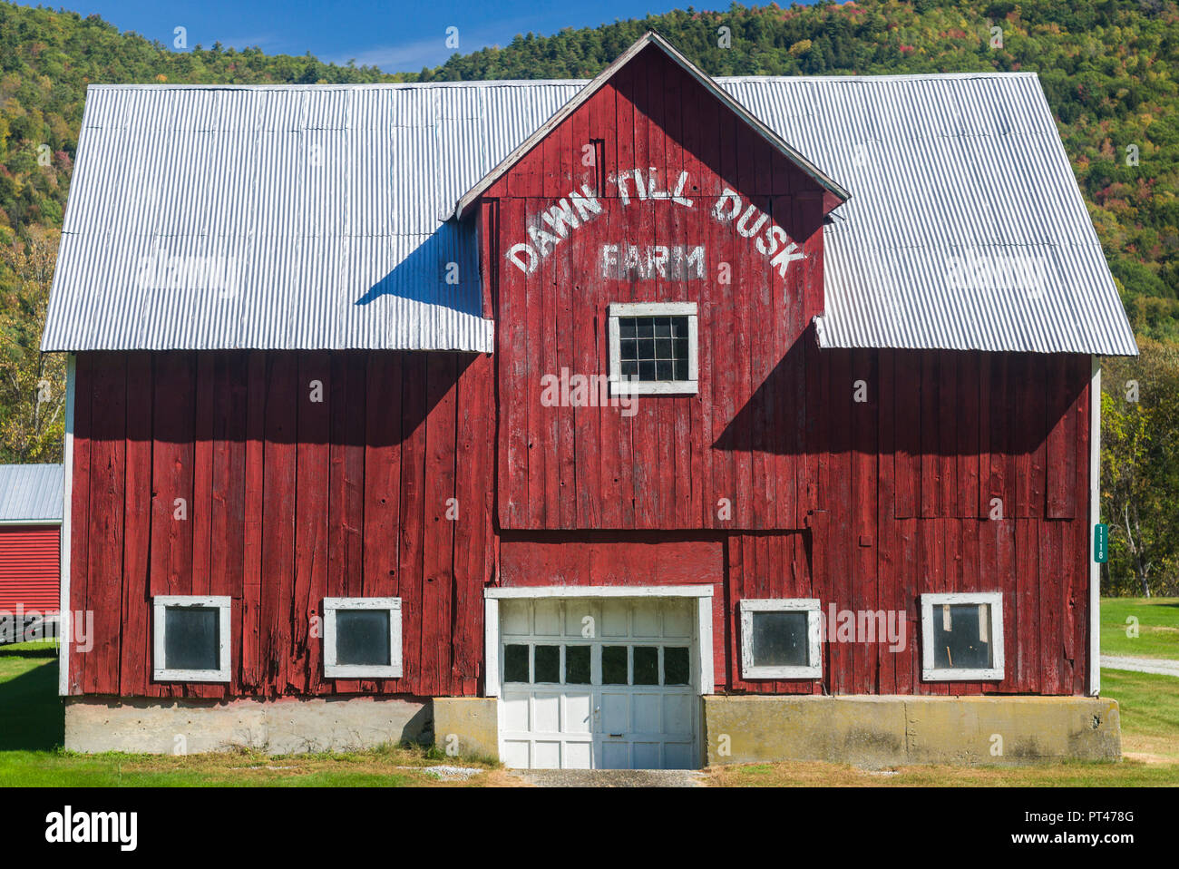 Dawn dusk farm hi-res stock photography and images - Alamy