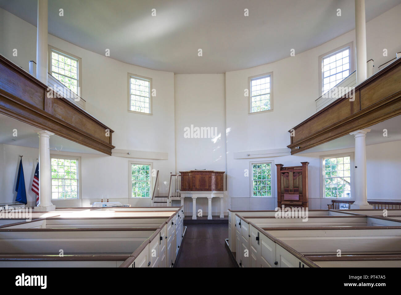 New england church interior hi-res stock photography and images - Alamy