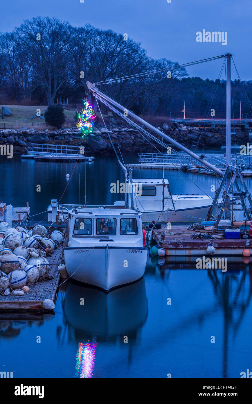 USA, New England, Cape Ann, Massachusetts, Annisquam, Annisquam Harbor ...