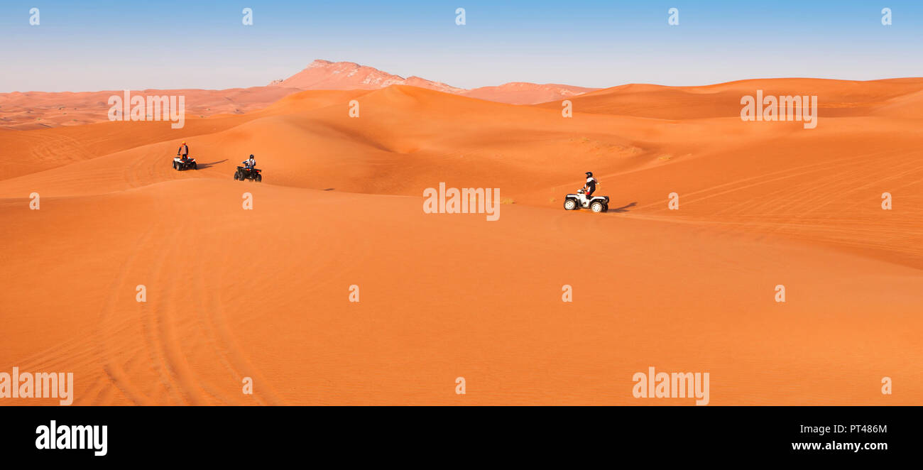 Desert safari vehicles hi-res stock photography and images - Alamy