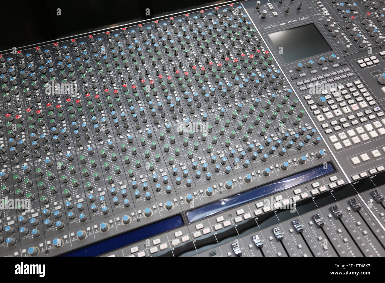 Solid state logic hi-res stock photography and images - Alamy