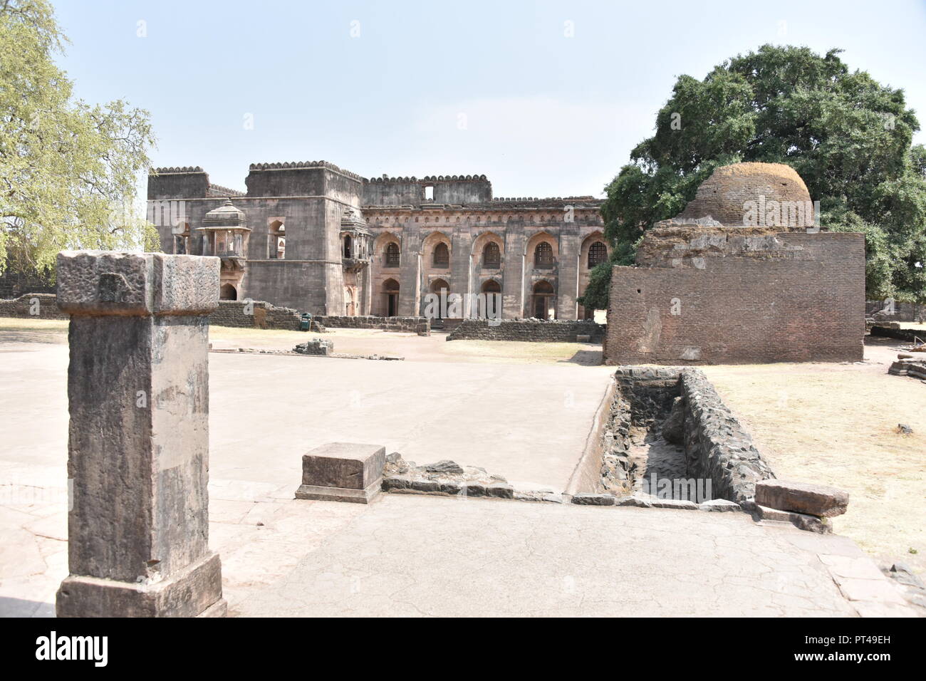 Hindola Mahal ,Mandu, Madhya Pradesh, India Stock Photo - Alamy