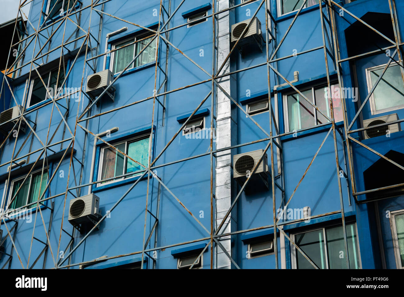 Air conditioner condenser units outside building Stock Photo - Alamy