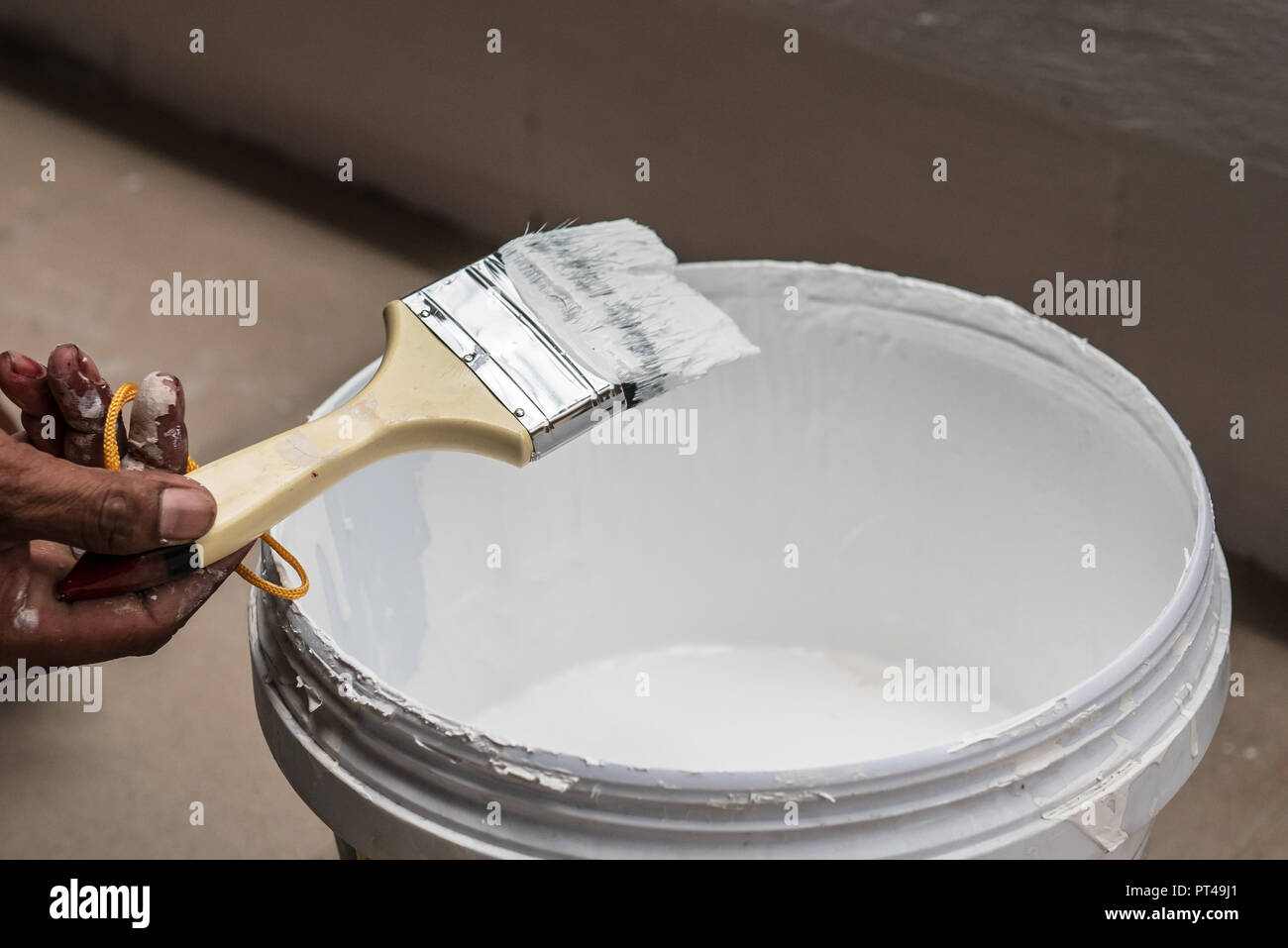 Paint color bucket hi-res stock photography and images - Alamy