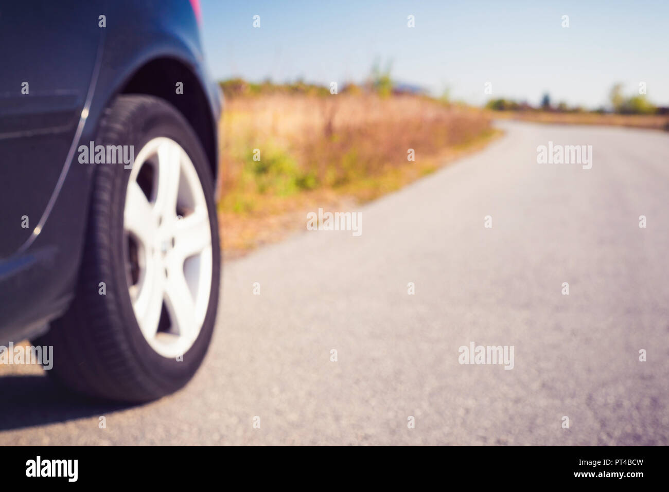 Stopped car on side road hi-res stock photography and images - Alamy