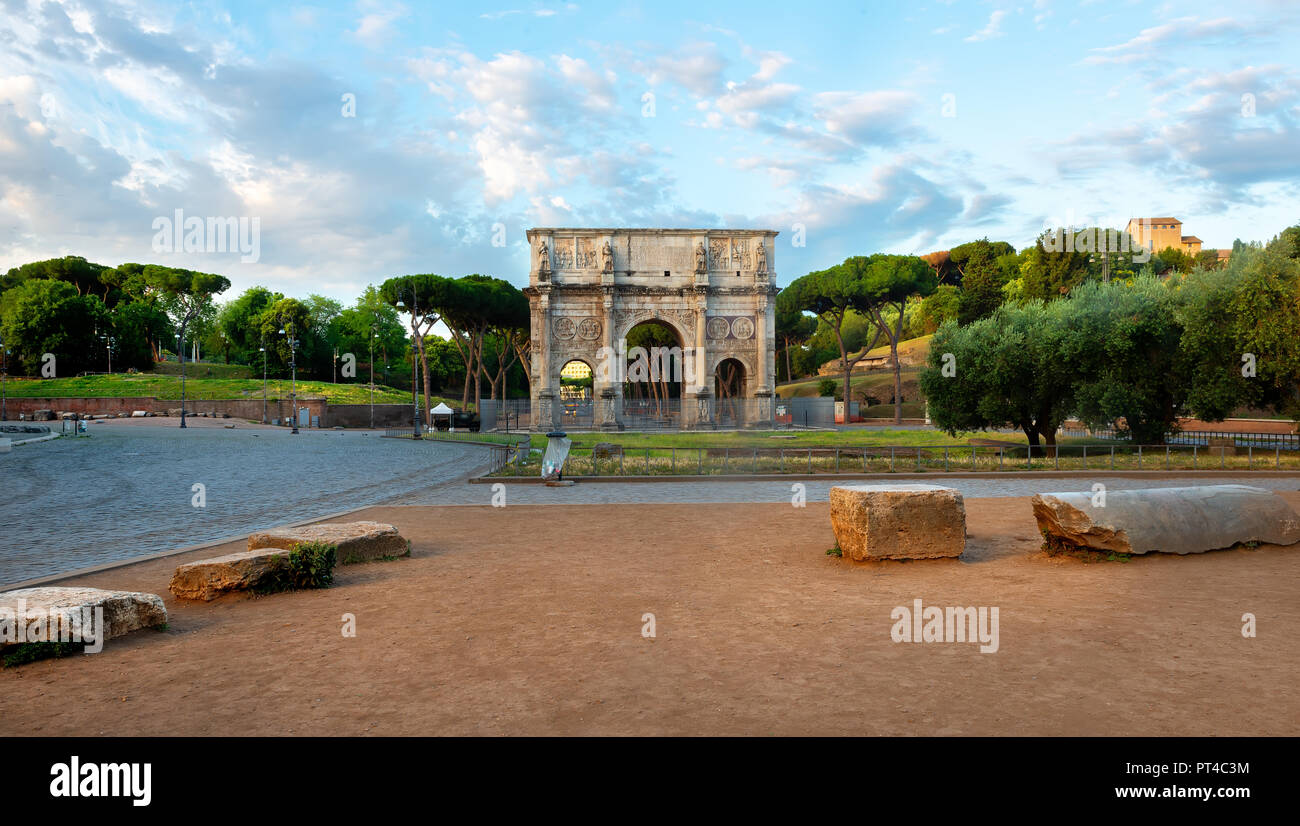 Arch of Constantine on Colosseum square in Rome Stock Photo - Alamy