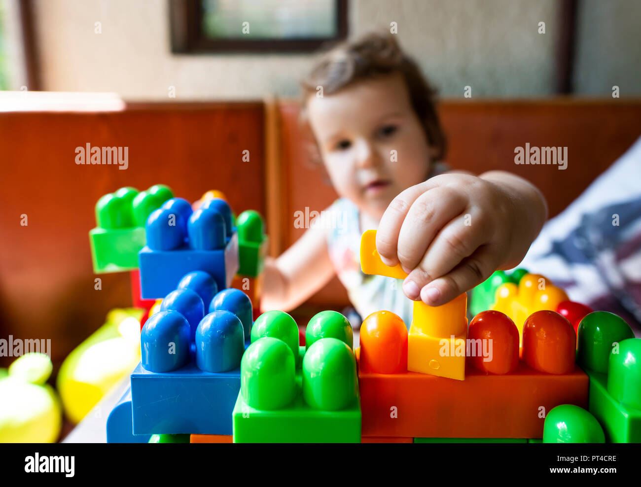 Kids playing cubes hi-res stock photography and images - Alamy