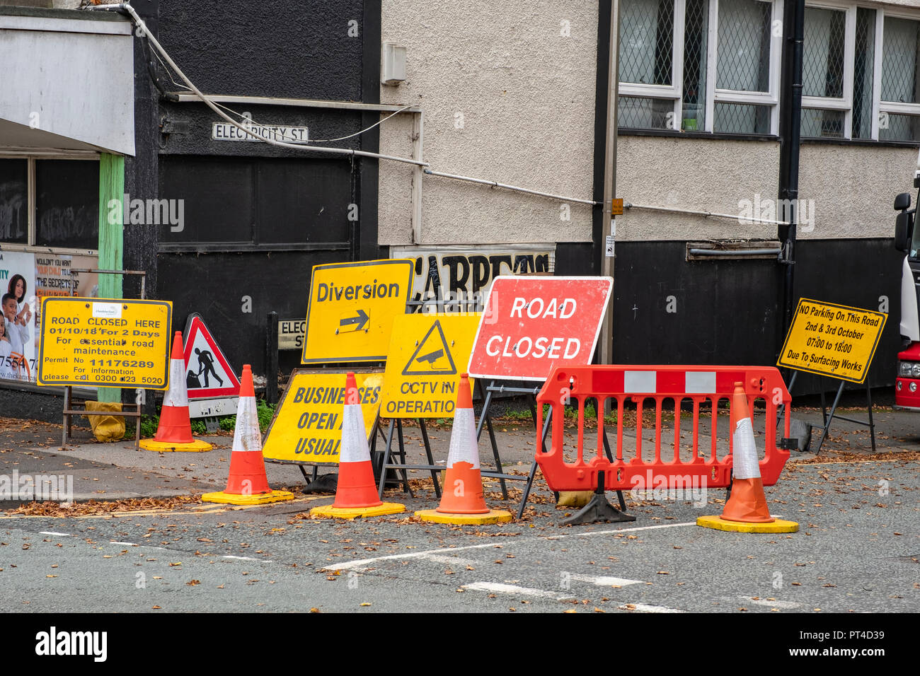 Confusing road signs hi-res stock photography and images - Alamy