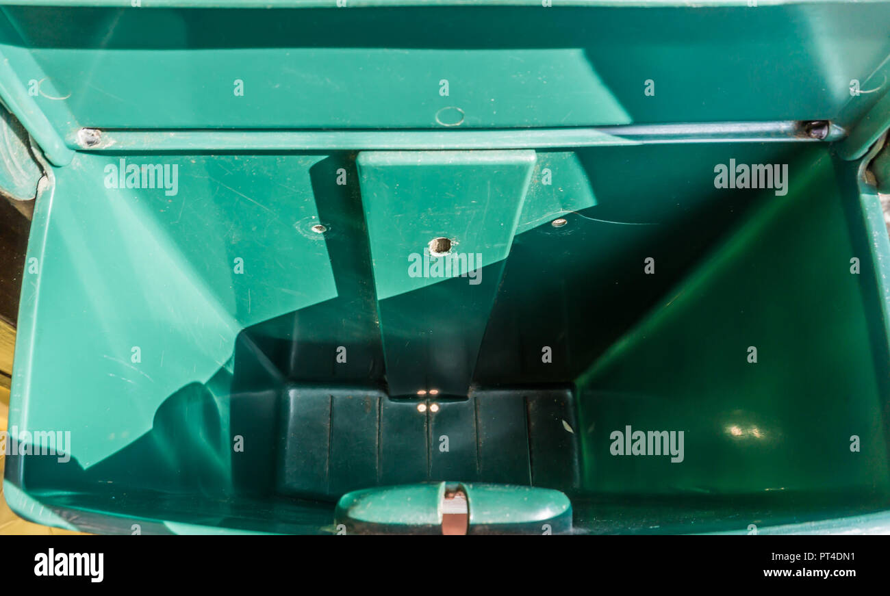 Empty mailbox hi-res stock photography and images - Alamy