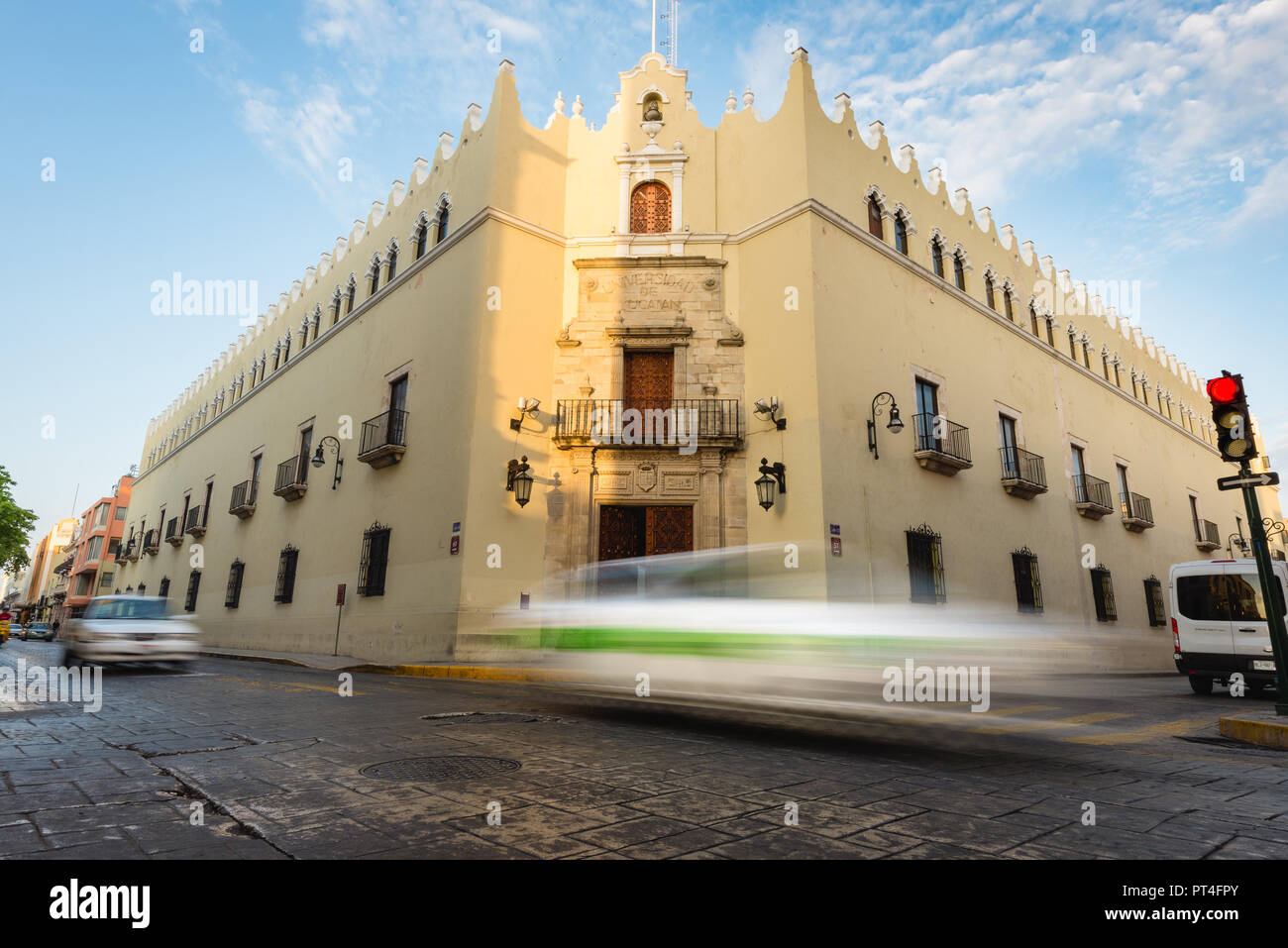 Traffic at an intersection in Merida, Mexico Stock Photo - Alamy