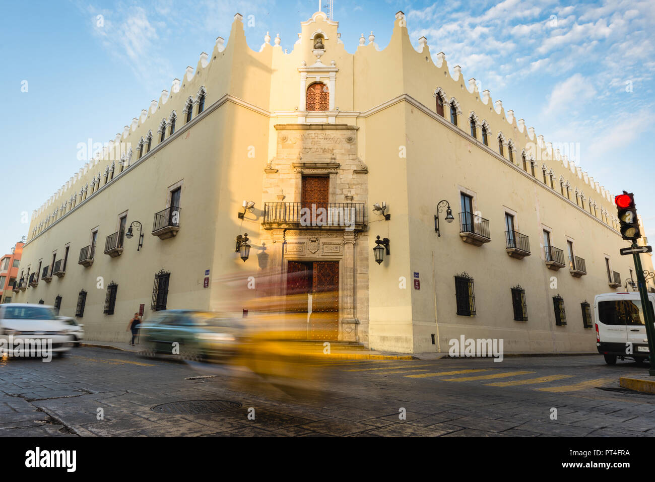 Traffic at an intersection in Merida, Mexico Stock Photo - Alamy