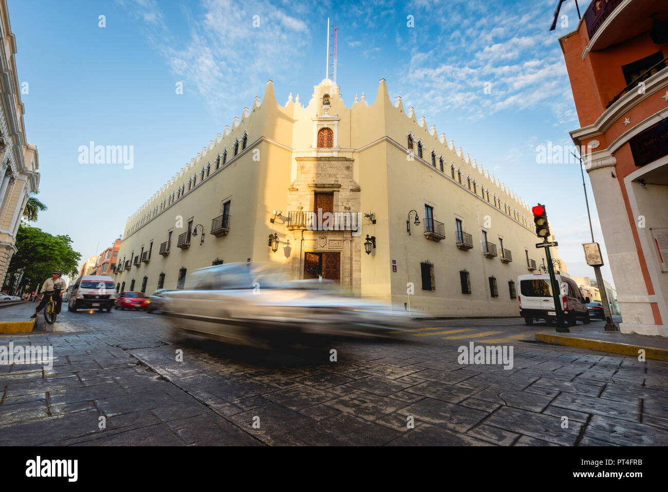 Traffic at an intersection in Merida, Mexico Stock Photo - Alamy