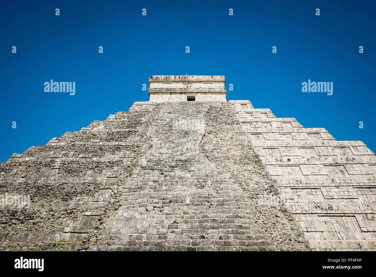 Pyramid at Chichen Itza archeological site, Mexico Stock Photo - Alamy
