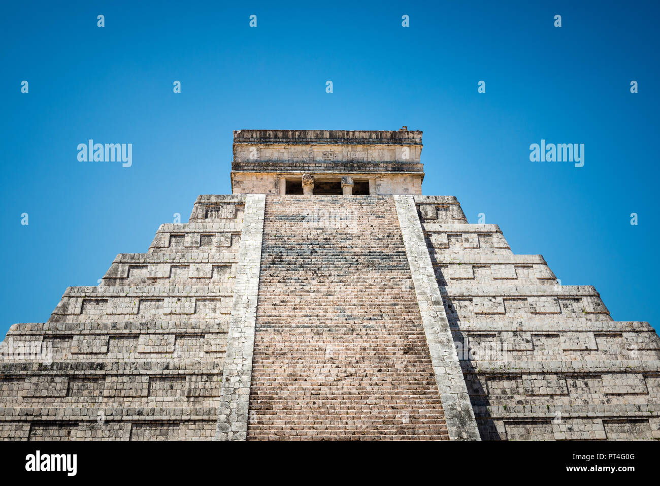 Pyramid at Chichen Itza archeological site, Mexico Stock Photo - Alamy