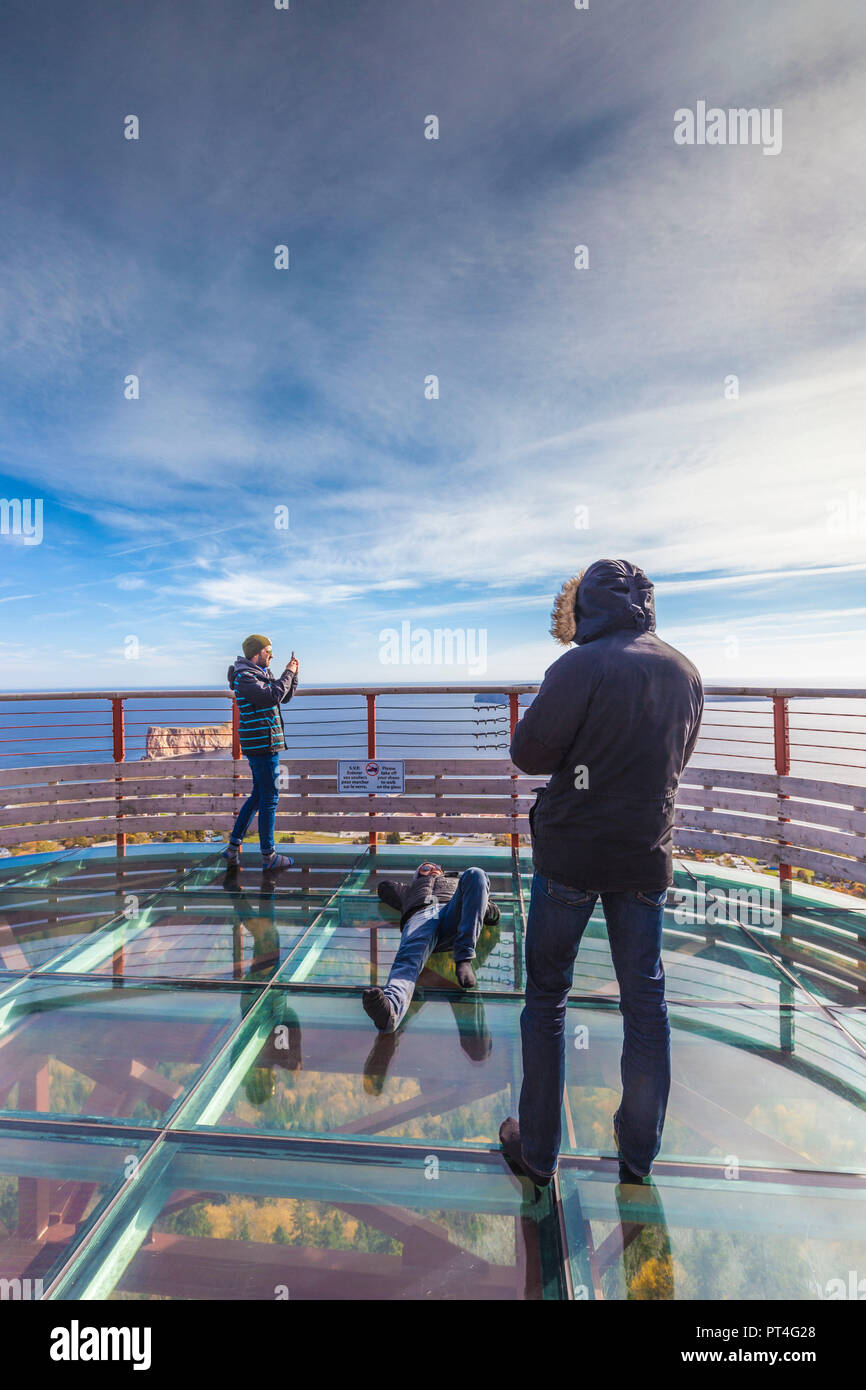 Glass viewing platform hi-res stock photography and images - Alamy