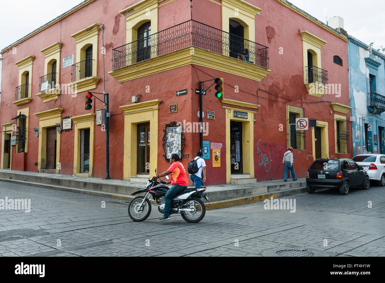 Traffic at an intersection in Oaxaca, Mexico Stock Photo - Alamy