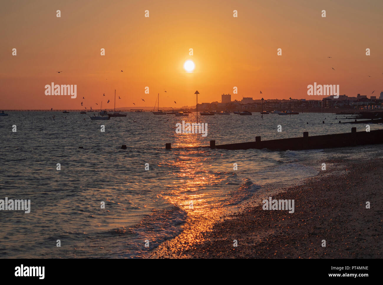 Boats southend hi-res stock photography and images - Alamy
