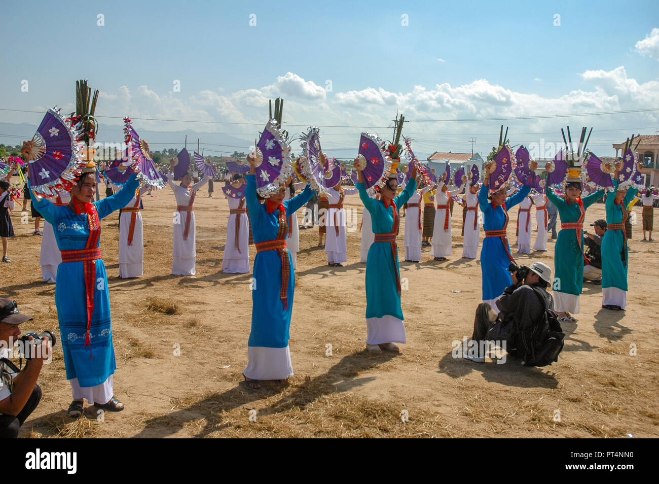 Chams women hi-res stock photography and images - Alamy