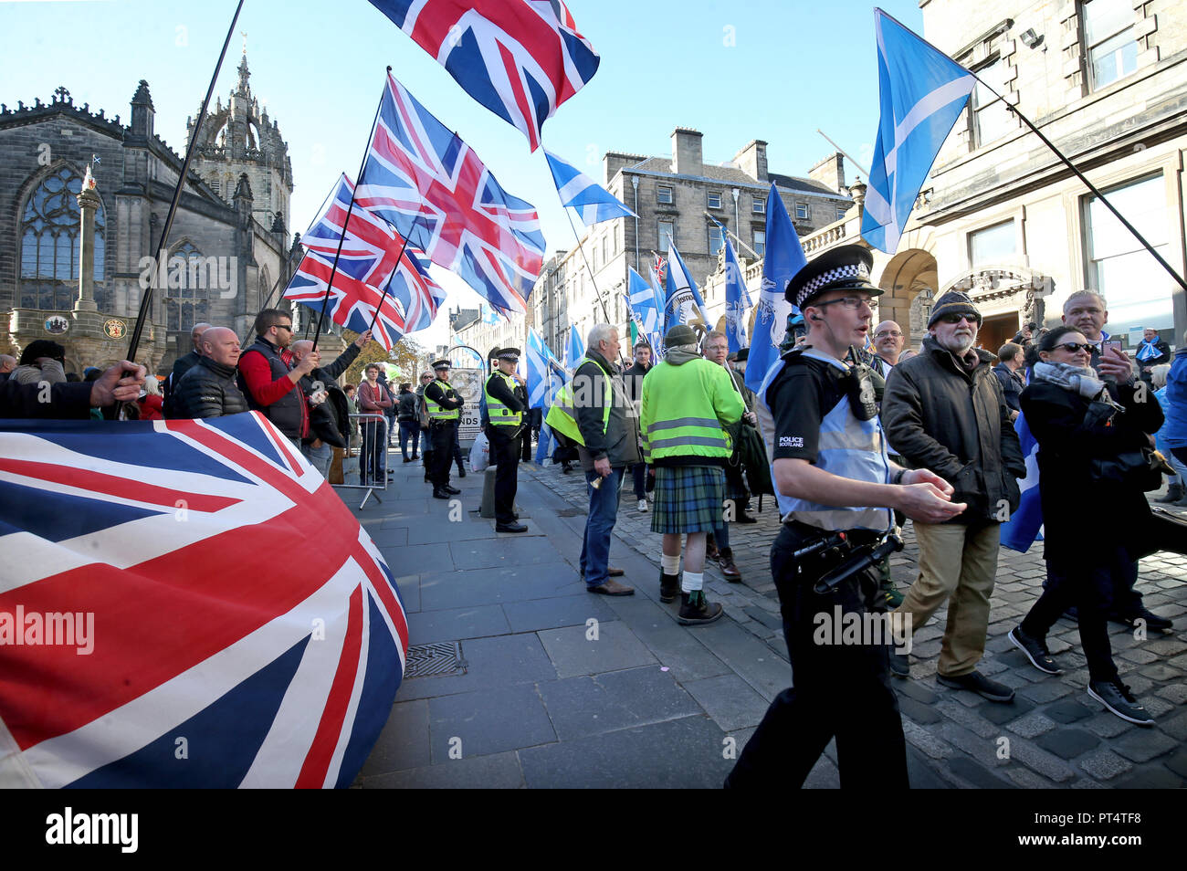 Unionist demonstrators hold a counter-protest as pro-independence ...