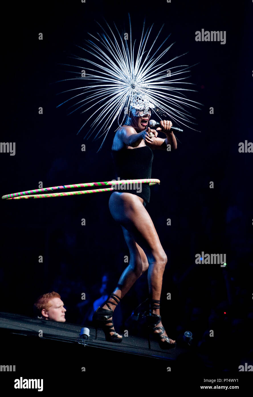 Grace jones slave to the rhythm hi-res stock photography and images - Alamy