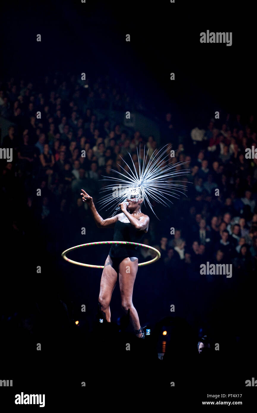 Grace jones slave to the rhythm hi-res stock photography and images - Alamy