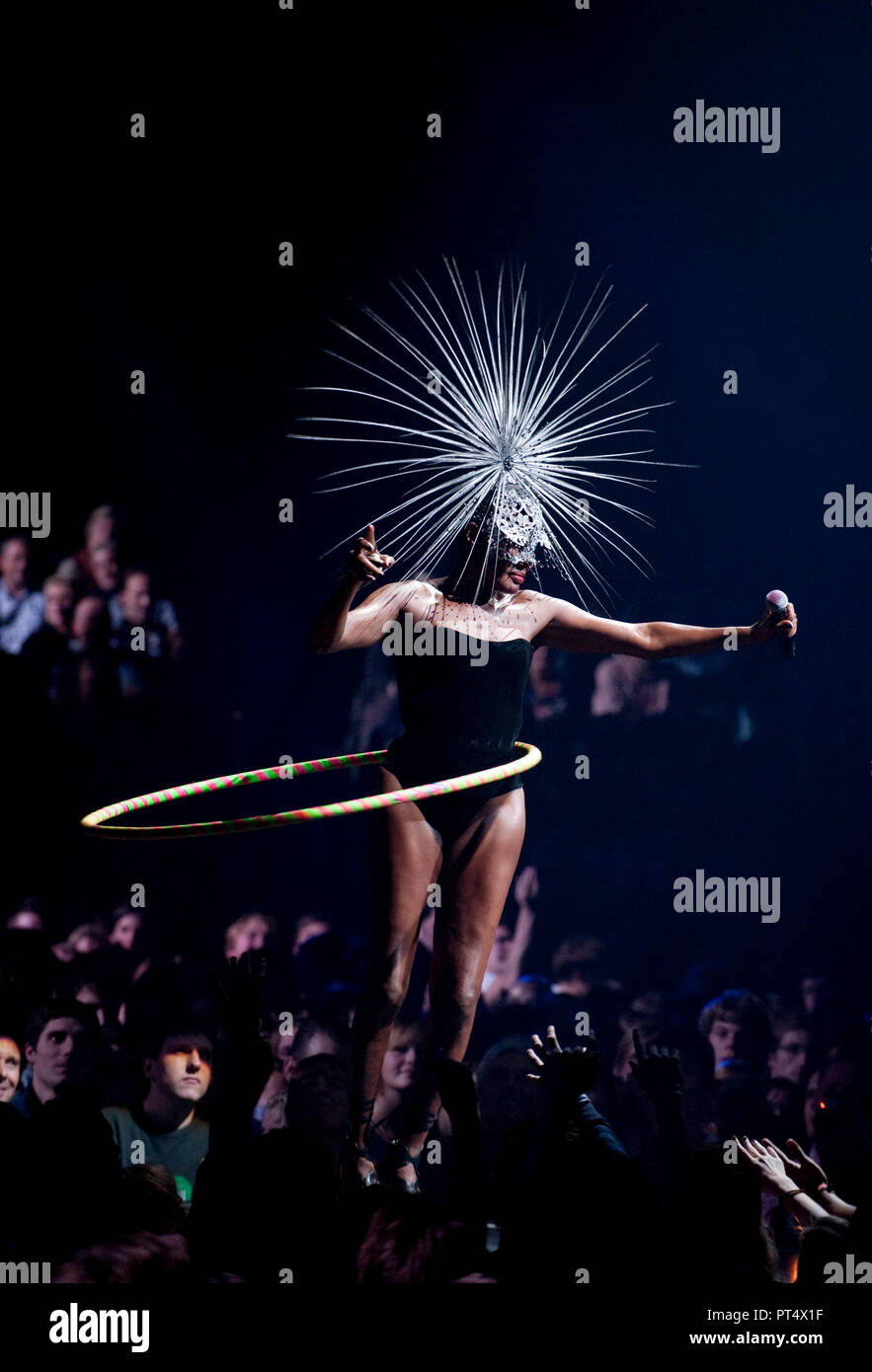 Grace jones slave to the rhythm hi-res stock photography and images - Alamy