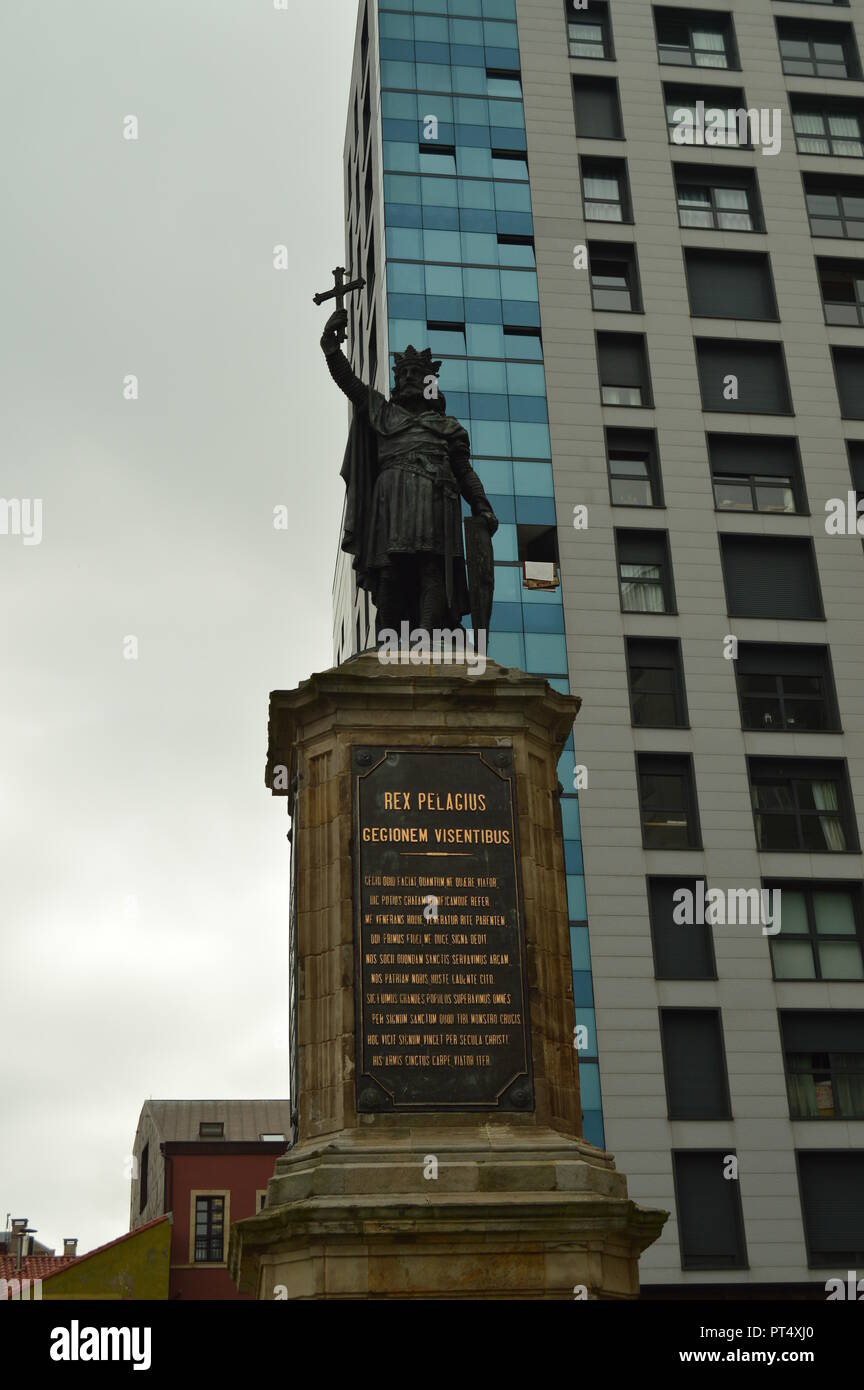 Don pelayo statue hi-res stock photography and images - Alamy