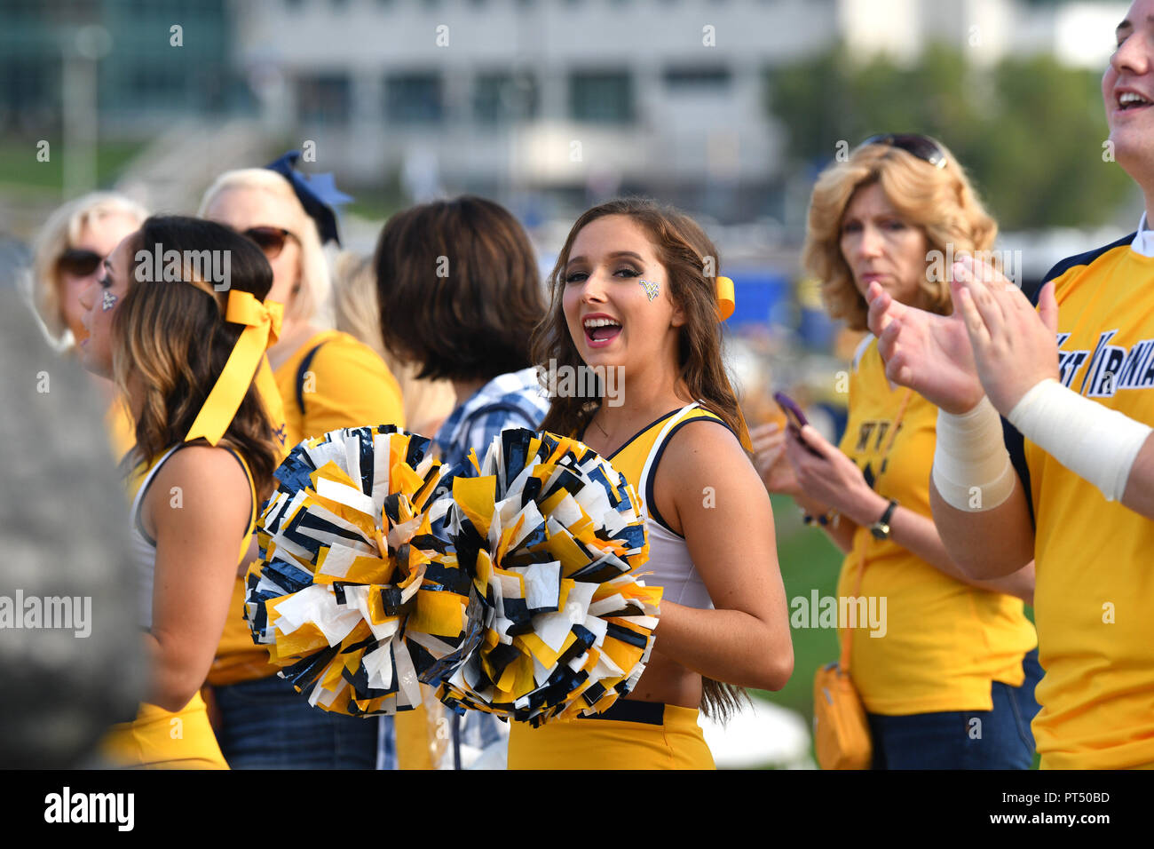 Wvu football stadium hi-res stock photography and images - Alamy