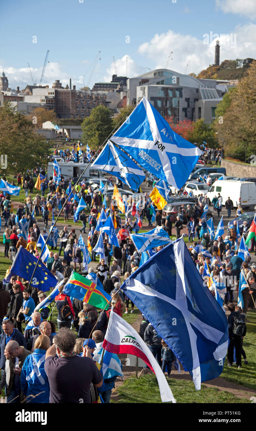Scottish independence flags hi-res stock photography and images - Alamy